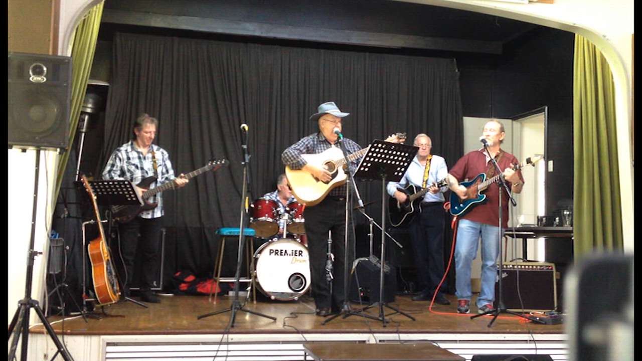 Ian Wilkinson Sings " Slim Dusty
